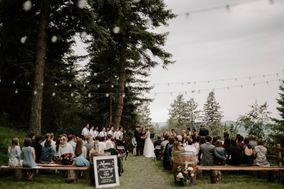 Barn Up The Hill - Canada Wedding Guide