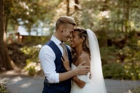 Isaac Sim Photography - Canada Wedding Guide