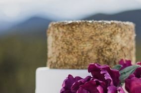 Sweet Carolina Cakes - Canada Wedding Guide